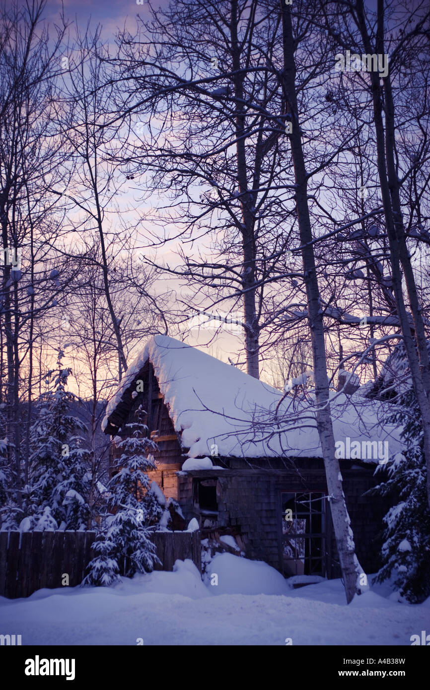 Cottage under cloud cover hi-res stock photography and images - Alamy