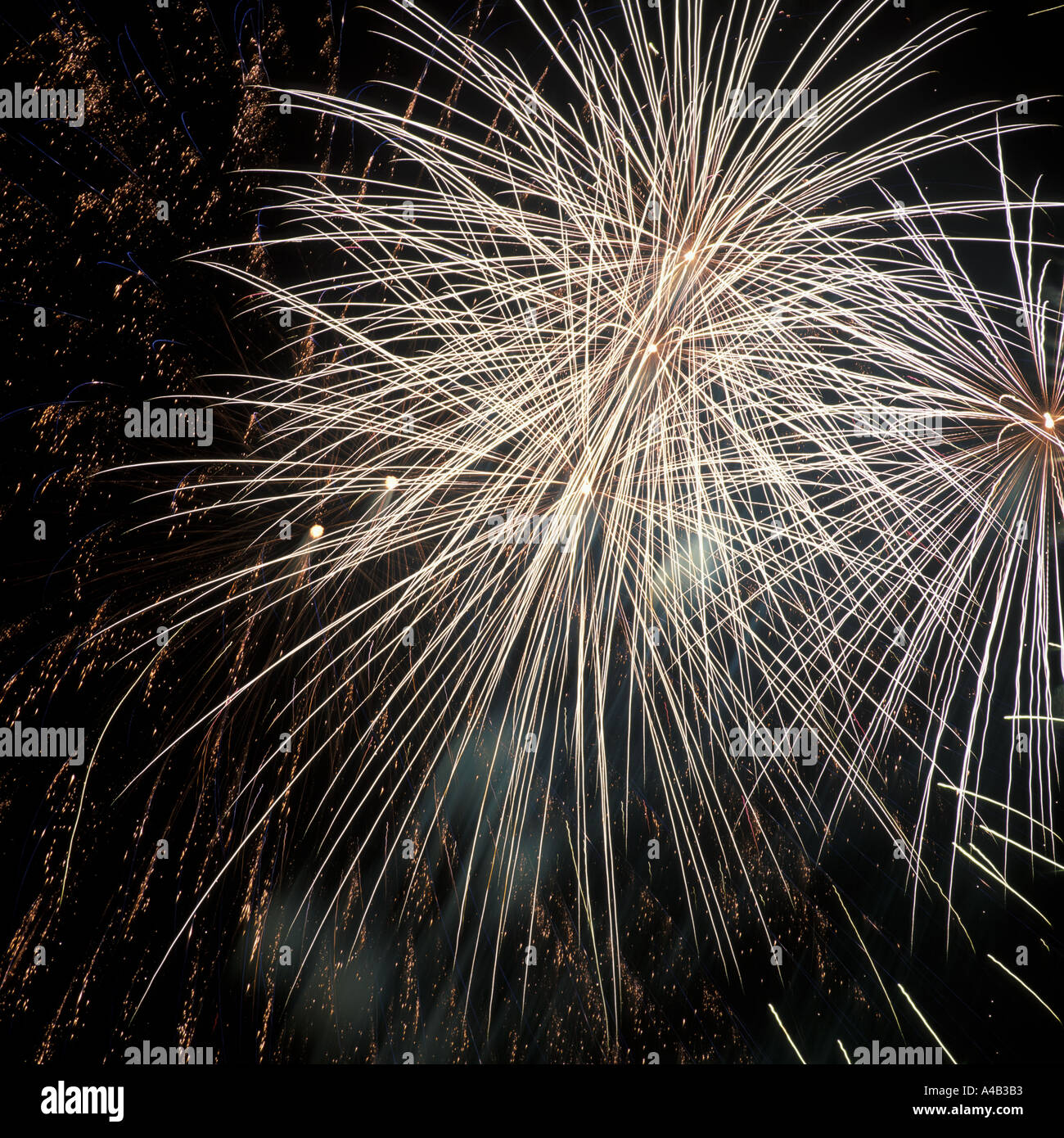 Silver fireworks hi-res stock photography and images - Alamy