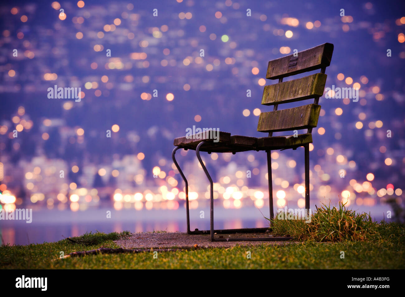 Vancouver city night bench hi-res stock photography and images - Alamy