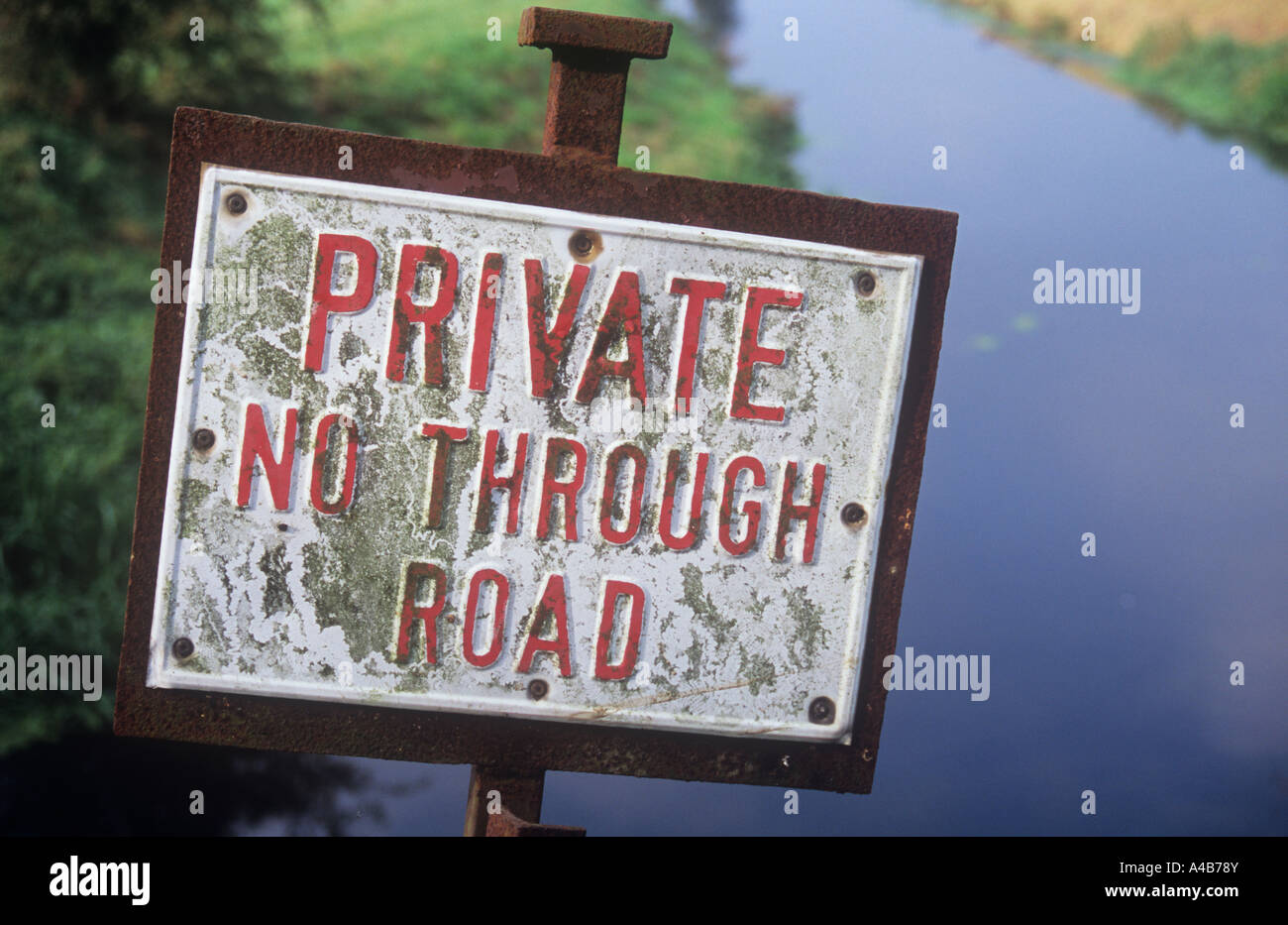 Rusty no entry road sign hi-res stock photography and images - Alamy