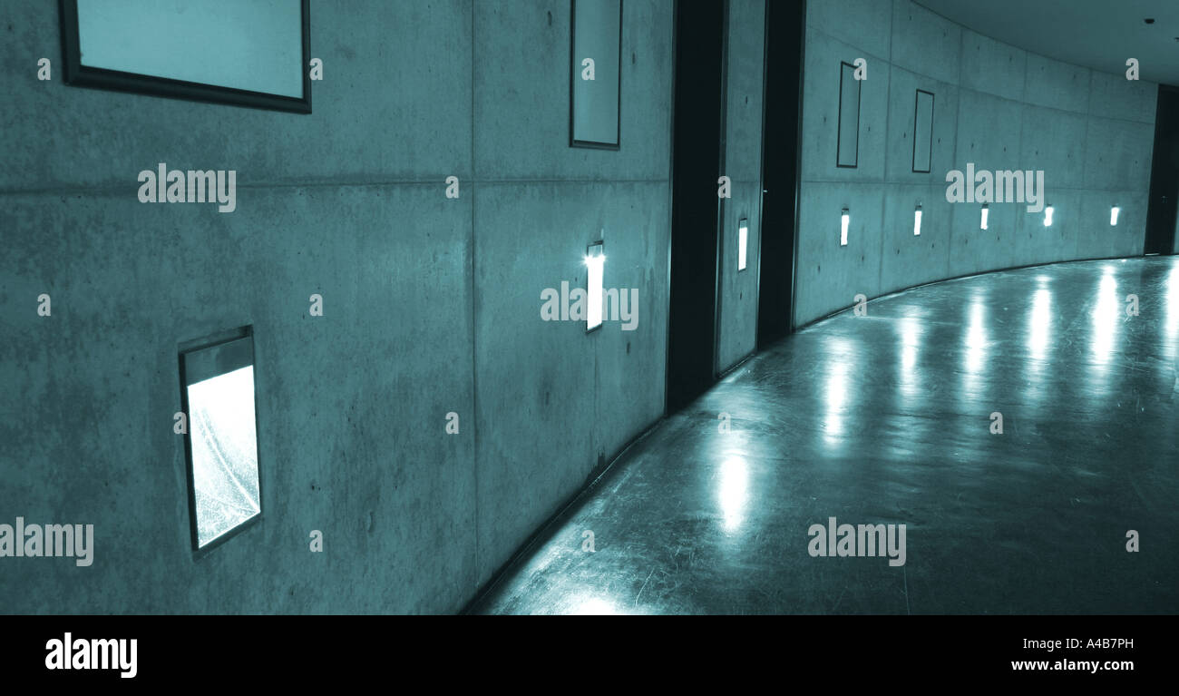 lonely and cold alley way Stock Photo - Alamy