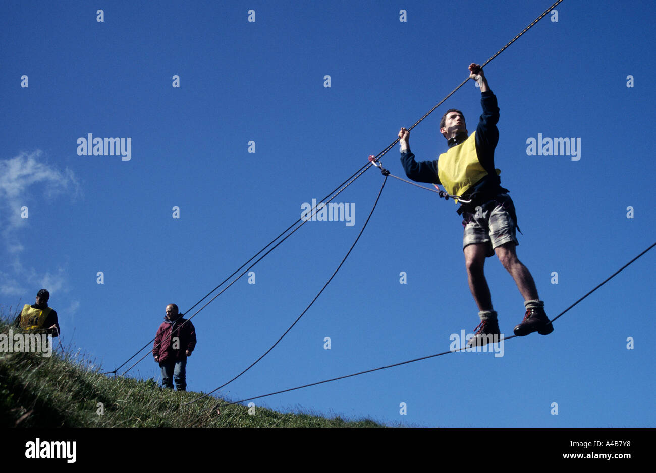 Rope teamwork exercise uk hi-res stock photography and images - Alamy