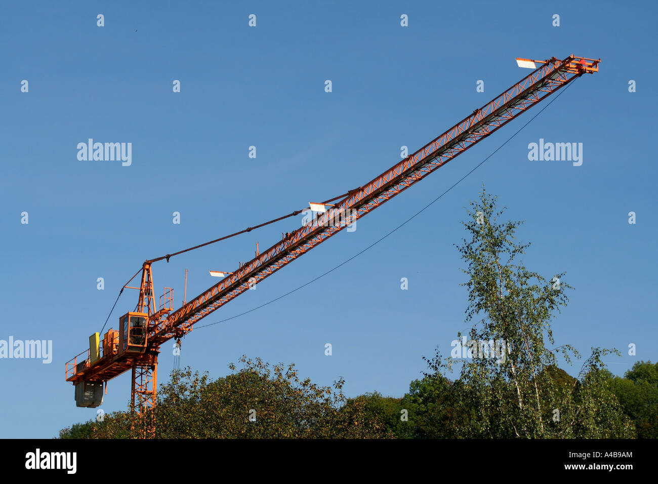Scaffolding tall yellow crane hi-res stock photography and images - Alamy