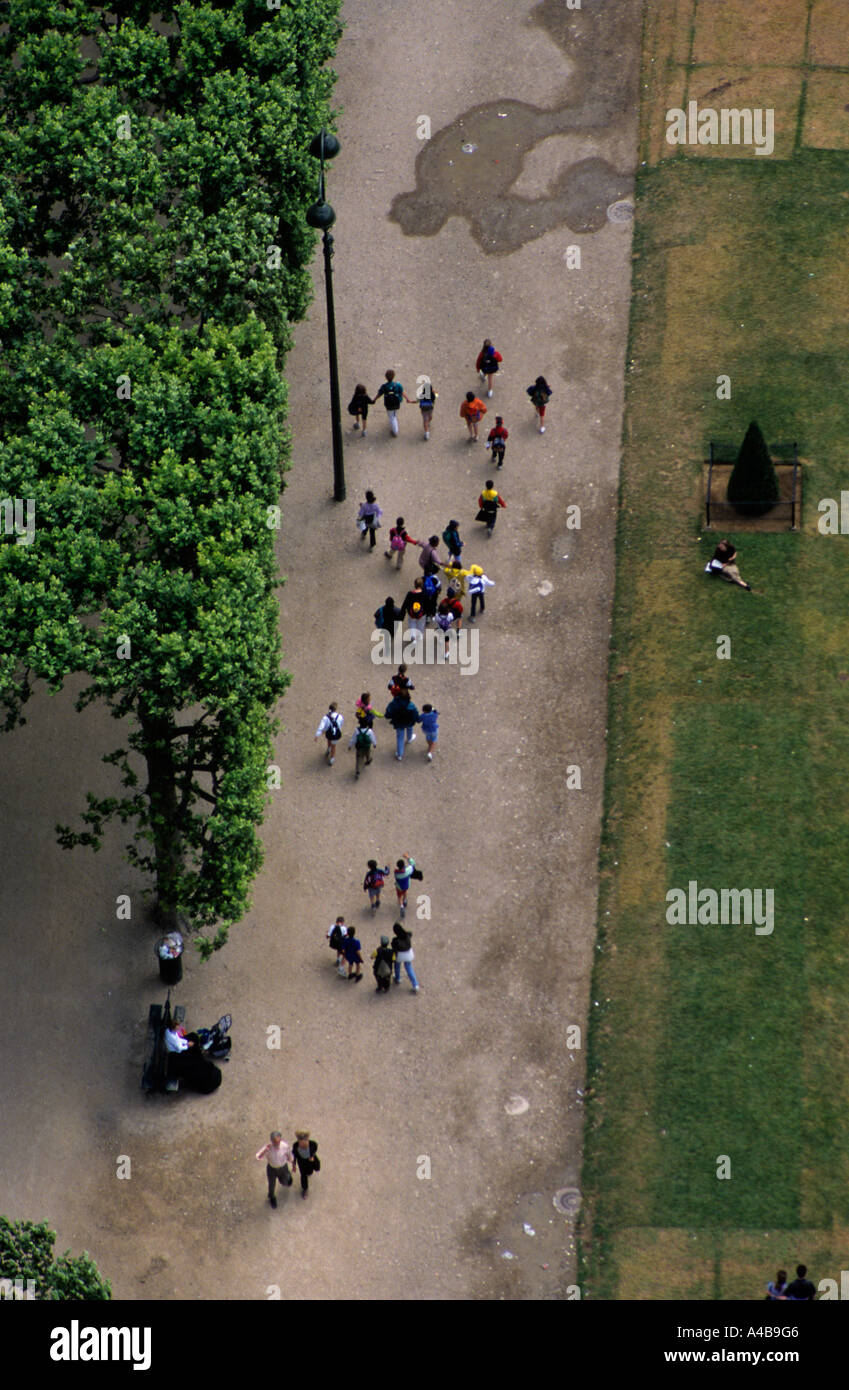 Walking on paris hi-res stock photography and images - Alamy