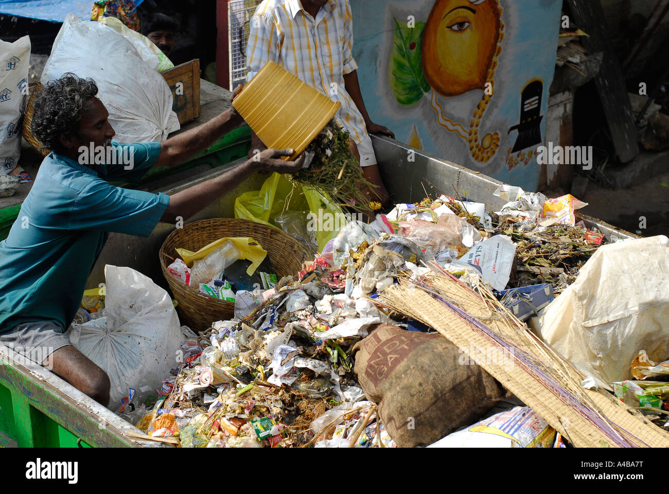 Garbage collection india hi-res stock photography and images - Alamy