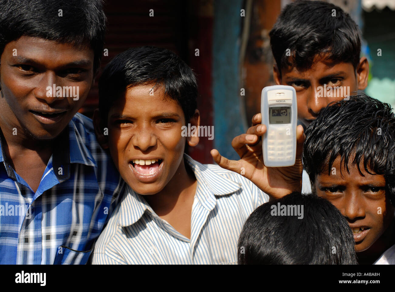 Indian slum mobile phone High Resolution Stock Photography and Images ...