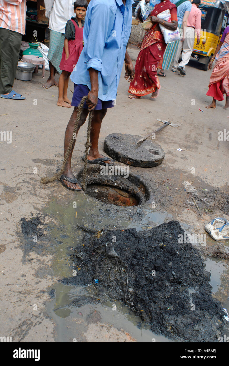 Stock image of sewer cleaning in a Chennai slum Stock Photo - Alamy