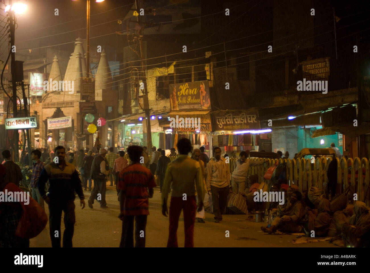 Street scene night varanasi india hi-res stock photography and images ...