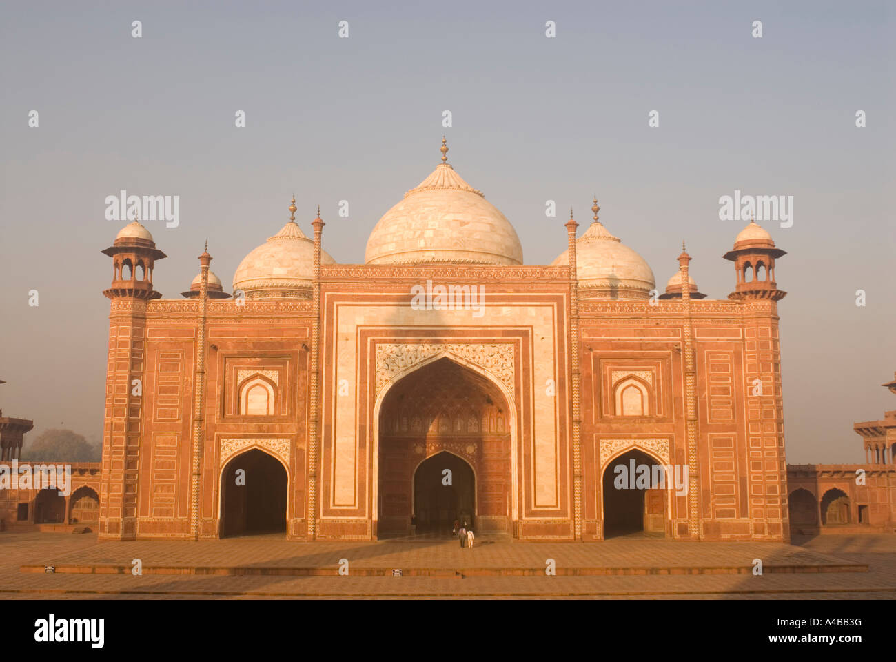 Taj majhal mosque hi-res stock photography and images - Alamy