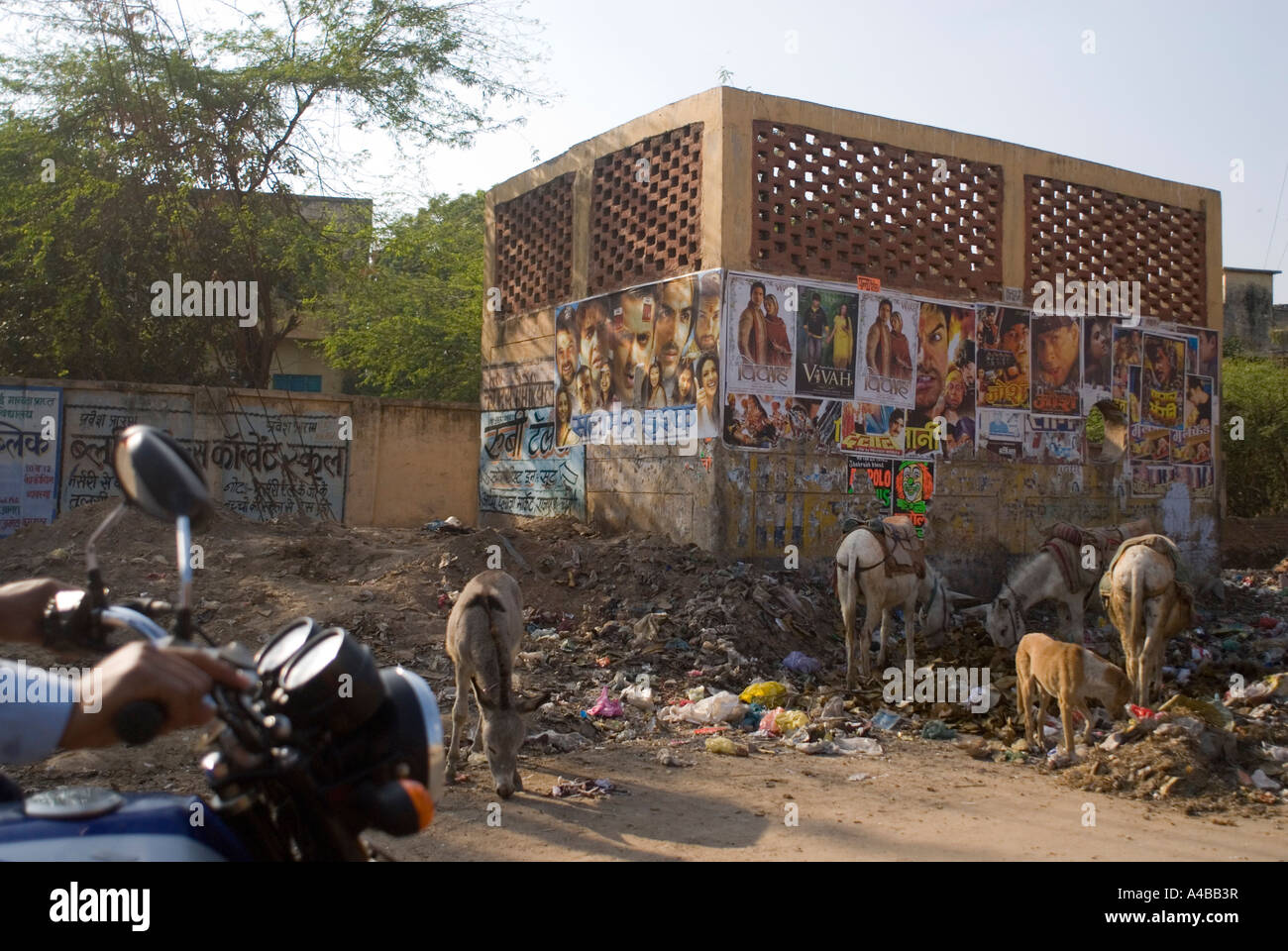 India trash pollution hi-res stock photography and images - Alamy