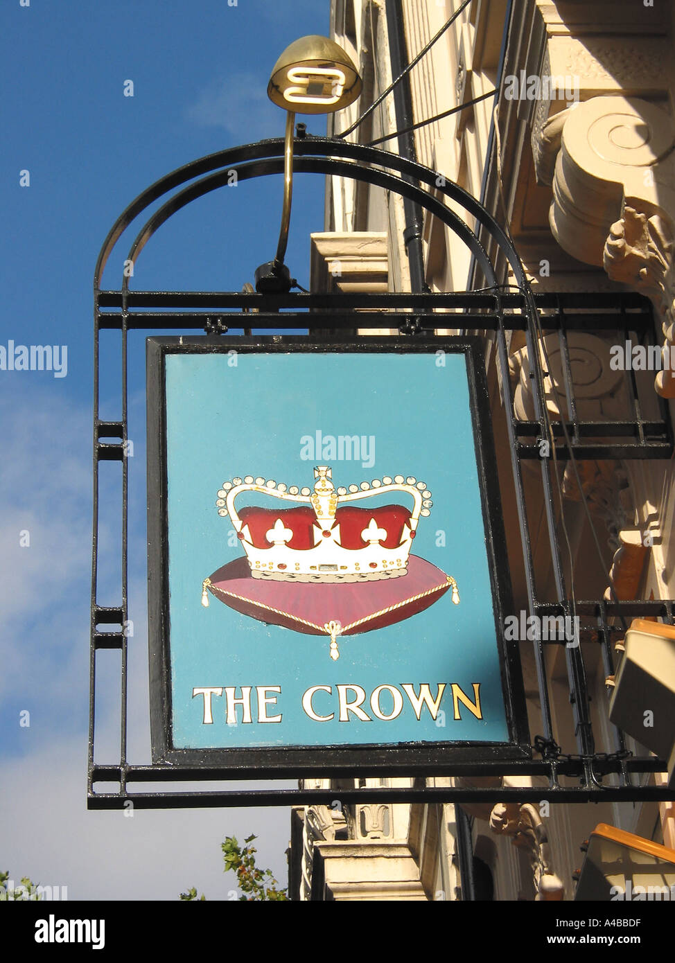 Crown Pub Sign Uk Pubs High Resolution Stock Photography and Images - Alamy