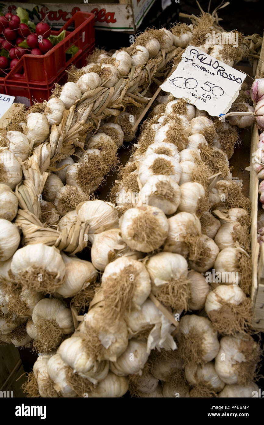 Strings of whole garlic at a market stall in Italy Stock Photo - Alamy