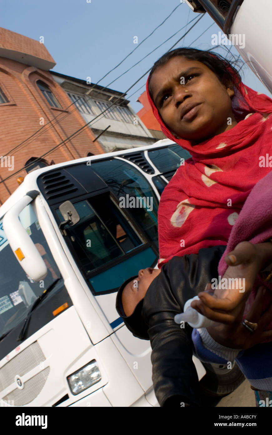 Indian child begging hi-res stock photography and images - Alamy