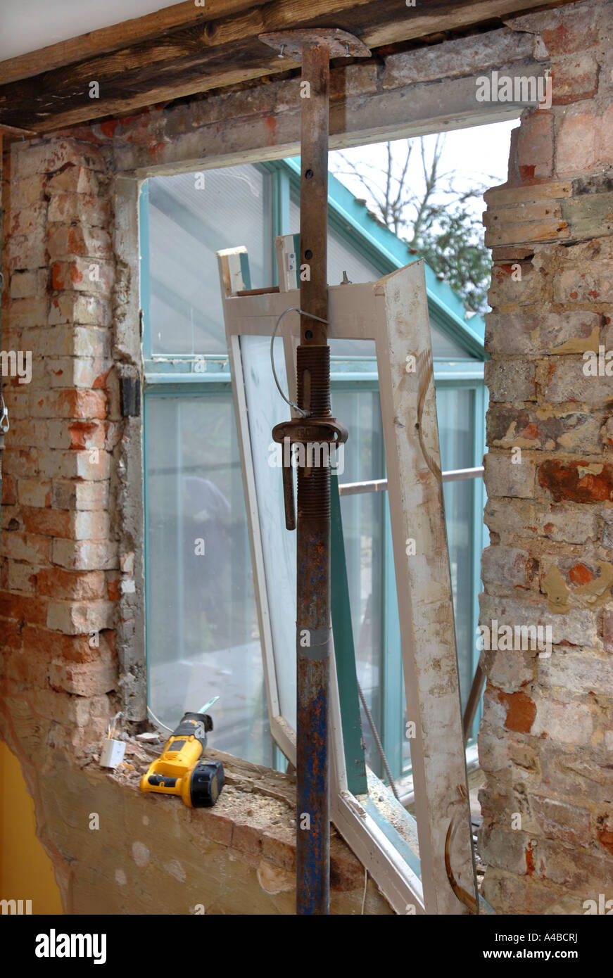 Acrow props hi-res stock photography and images - Alamy