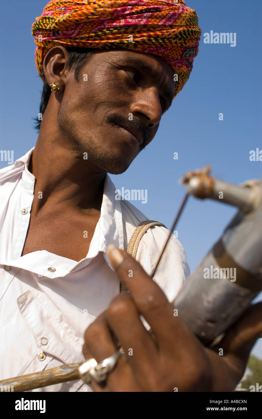 Rajasthan indian man bowing hi-res stock photography and images - Alamy
