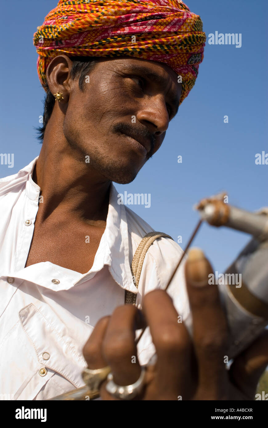 Rajasthan indian man bowing hi-res stock photography and images - Alamy