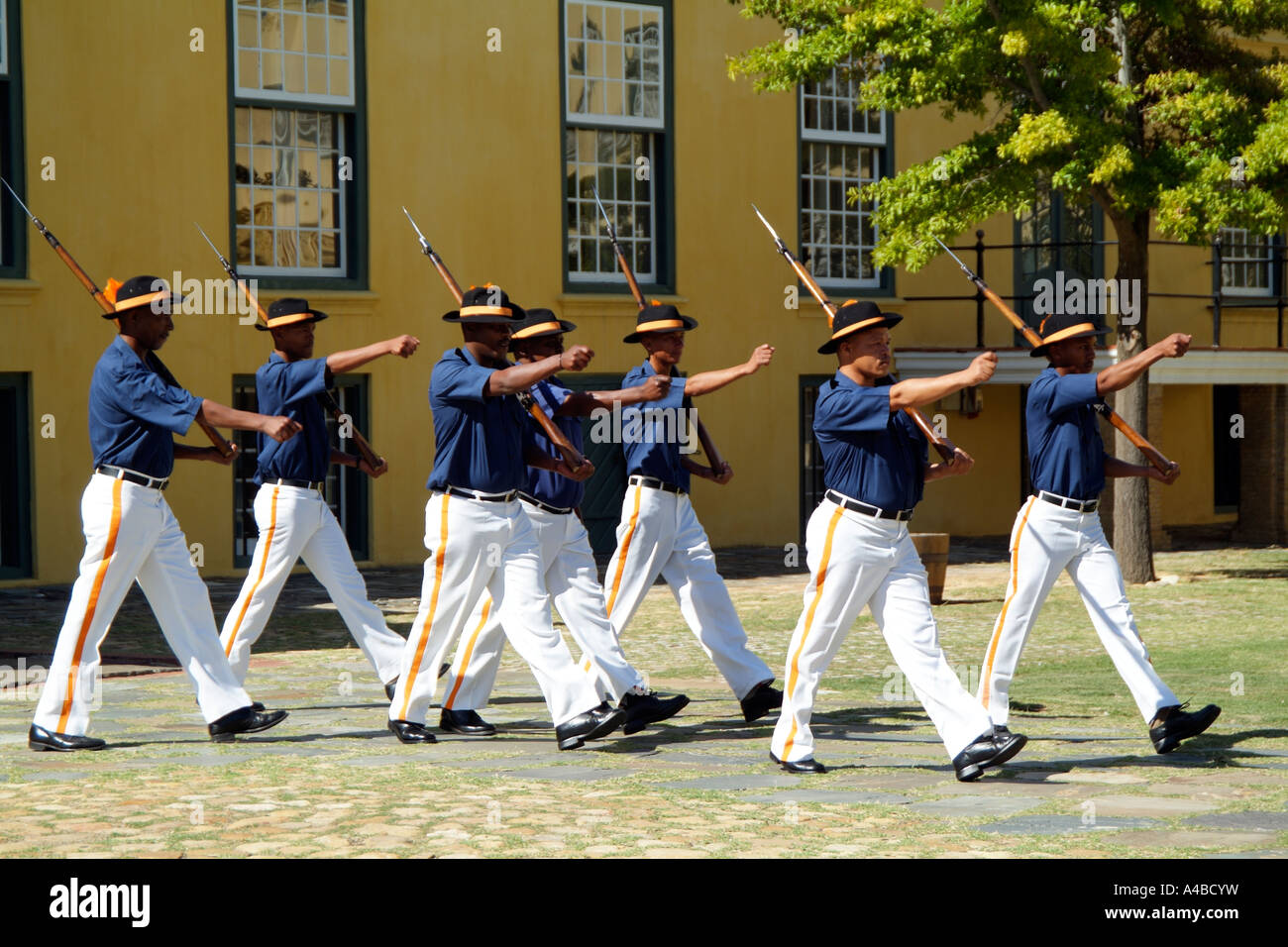 Soldiers marching africa hi-res stock photography and images - Alamy