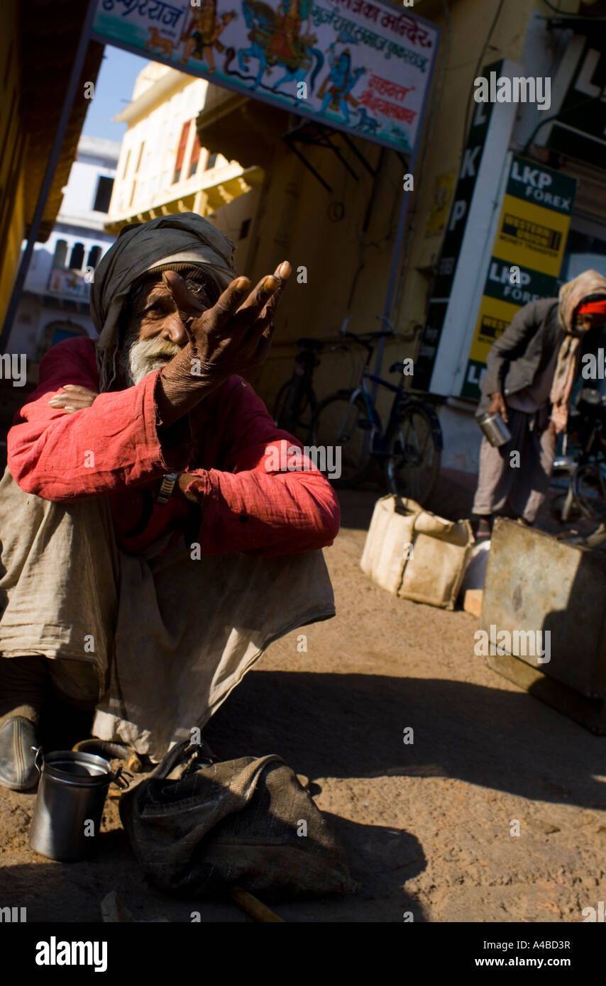 Indian man begging hi-res stock photography and images - Alamy