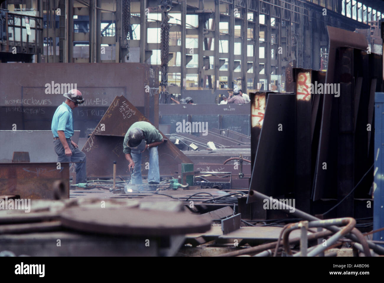 Labor in the shipyard hi-res stock photography and images - Alamy
