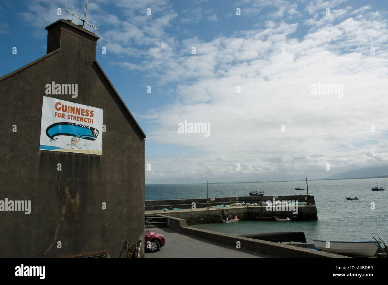 Guinness ireland and harbour hi-res stock photography and images - Alamy