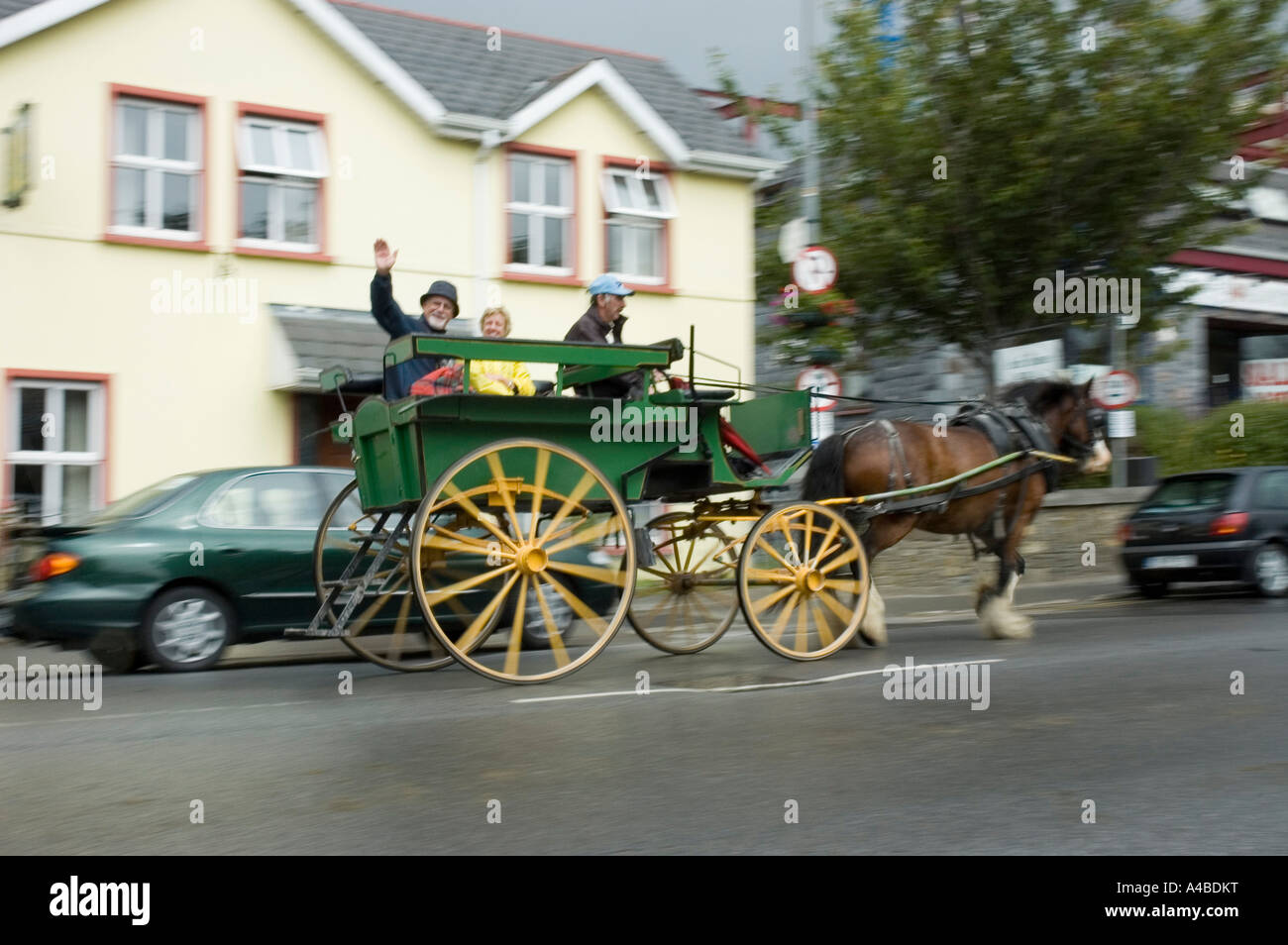Tourists killarney jaunting car hi-res stock photography and images - Alamy