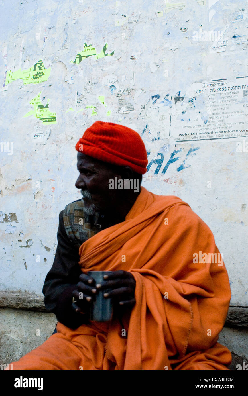 Ochre robes hi-res stock photography and images - Alamy