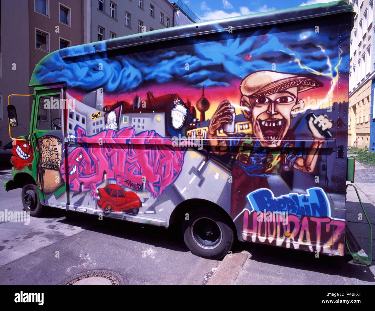 Groovy van hi-res stock photography and images - Alamy