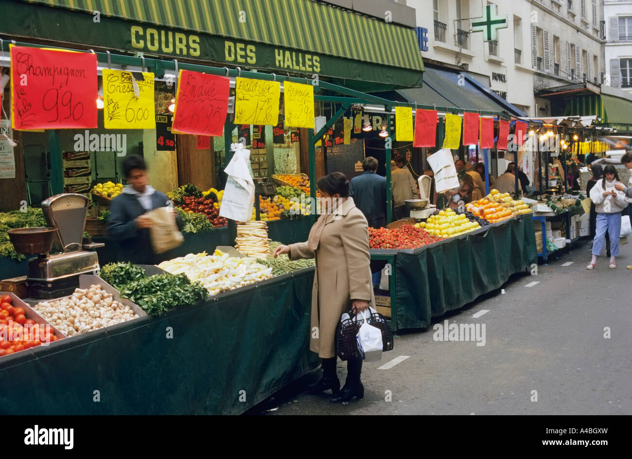 Street market Paris France Stock Photo - Alamy