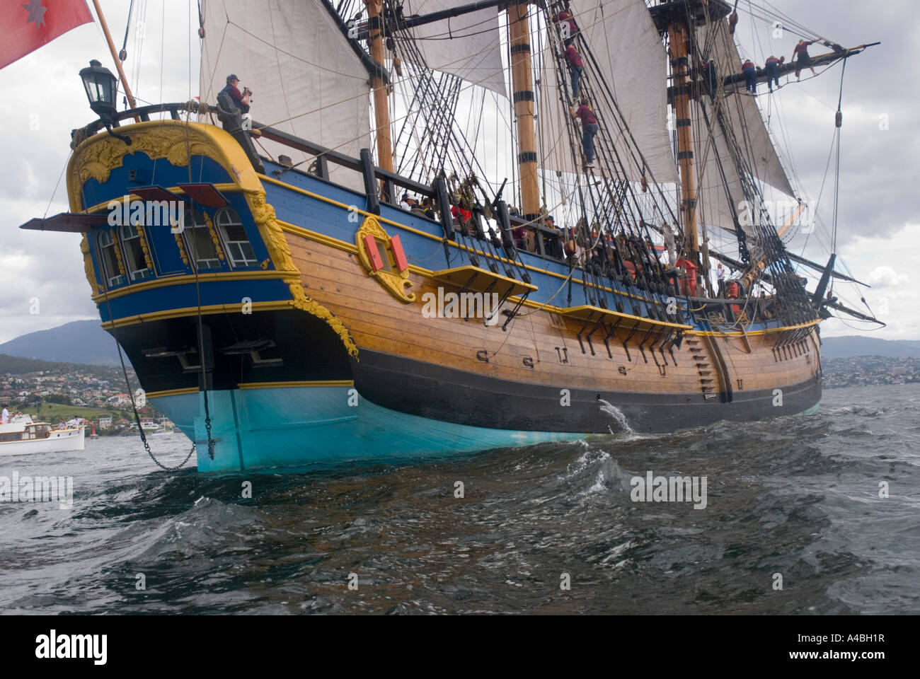Captain cook ship hi-res stock photography and images - Alamy