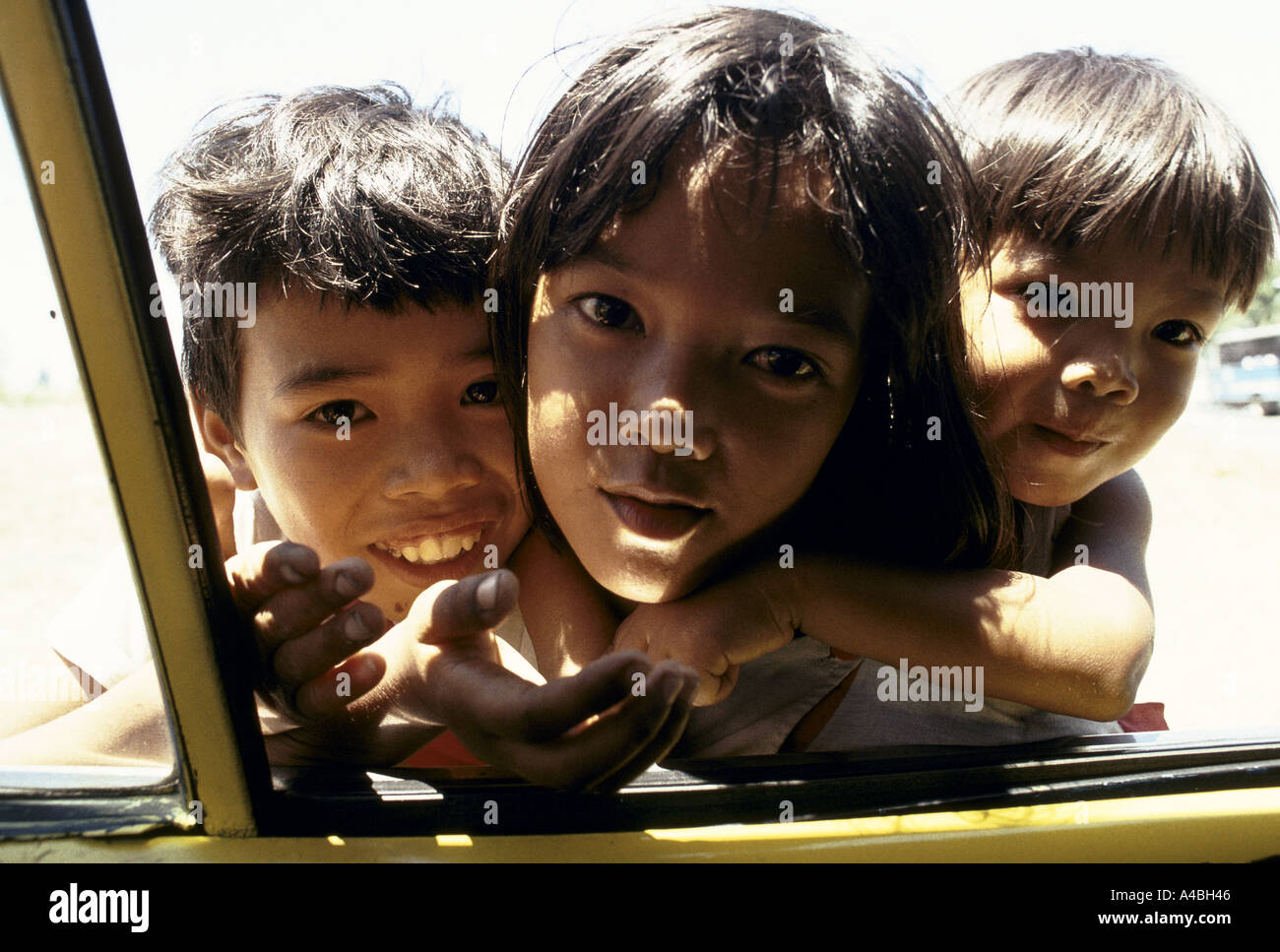 Children begging hi-res stock photography and images - Alamy