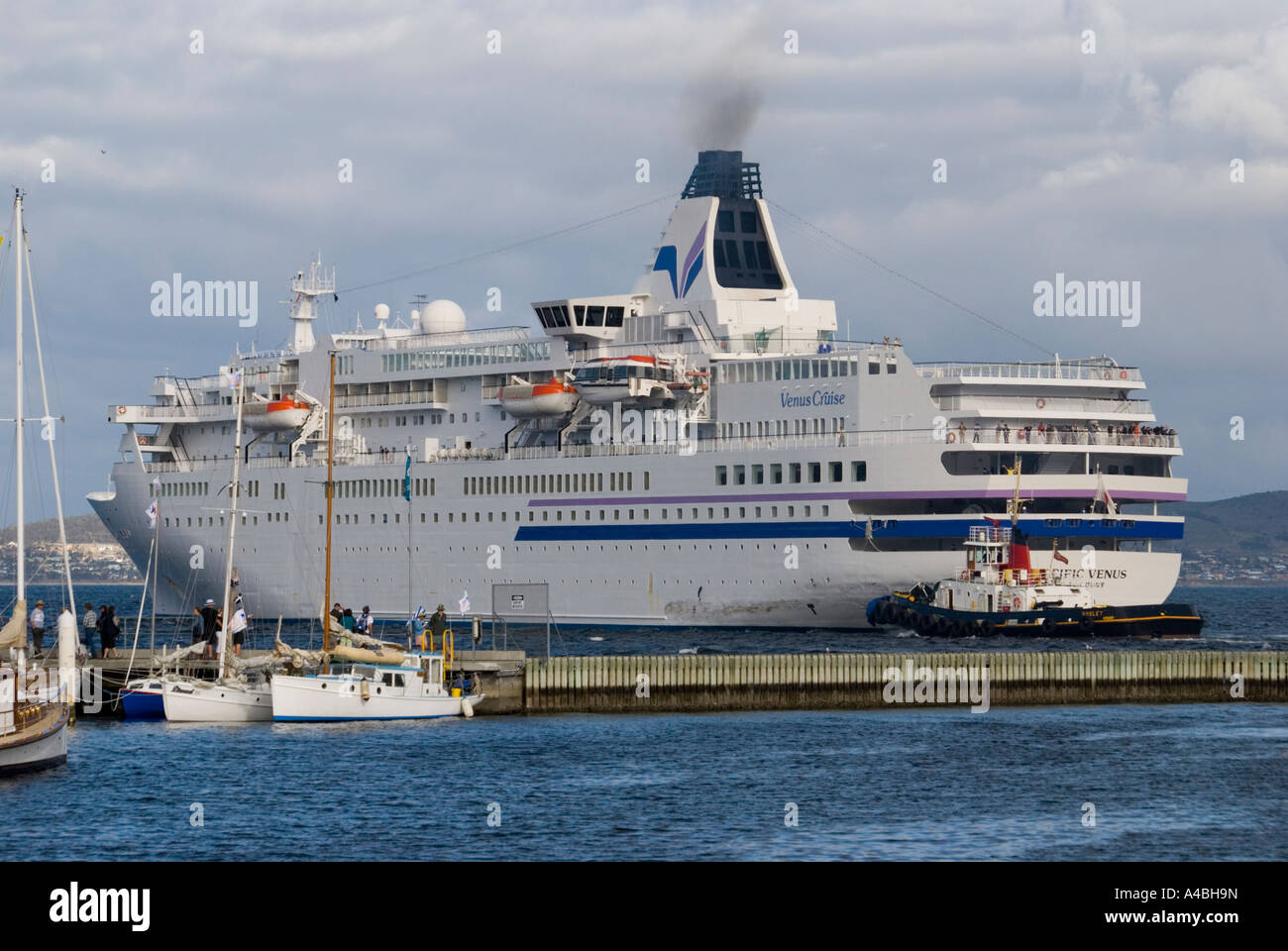 The luxury Japanese cruise ship Pacific Venus leaving Hobart Tasmania ...