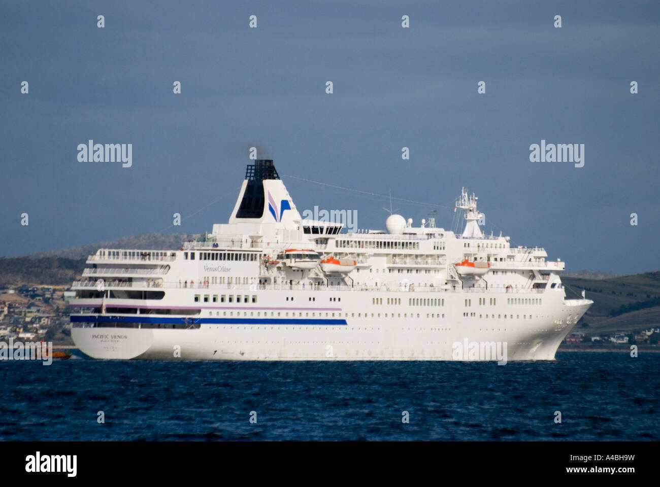 The luxury Japanese cruise ship Pacific Venus leaving Hobart Tasmania ...