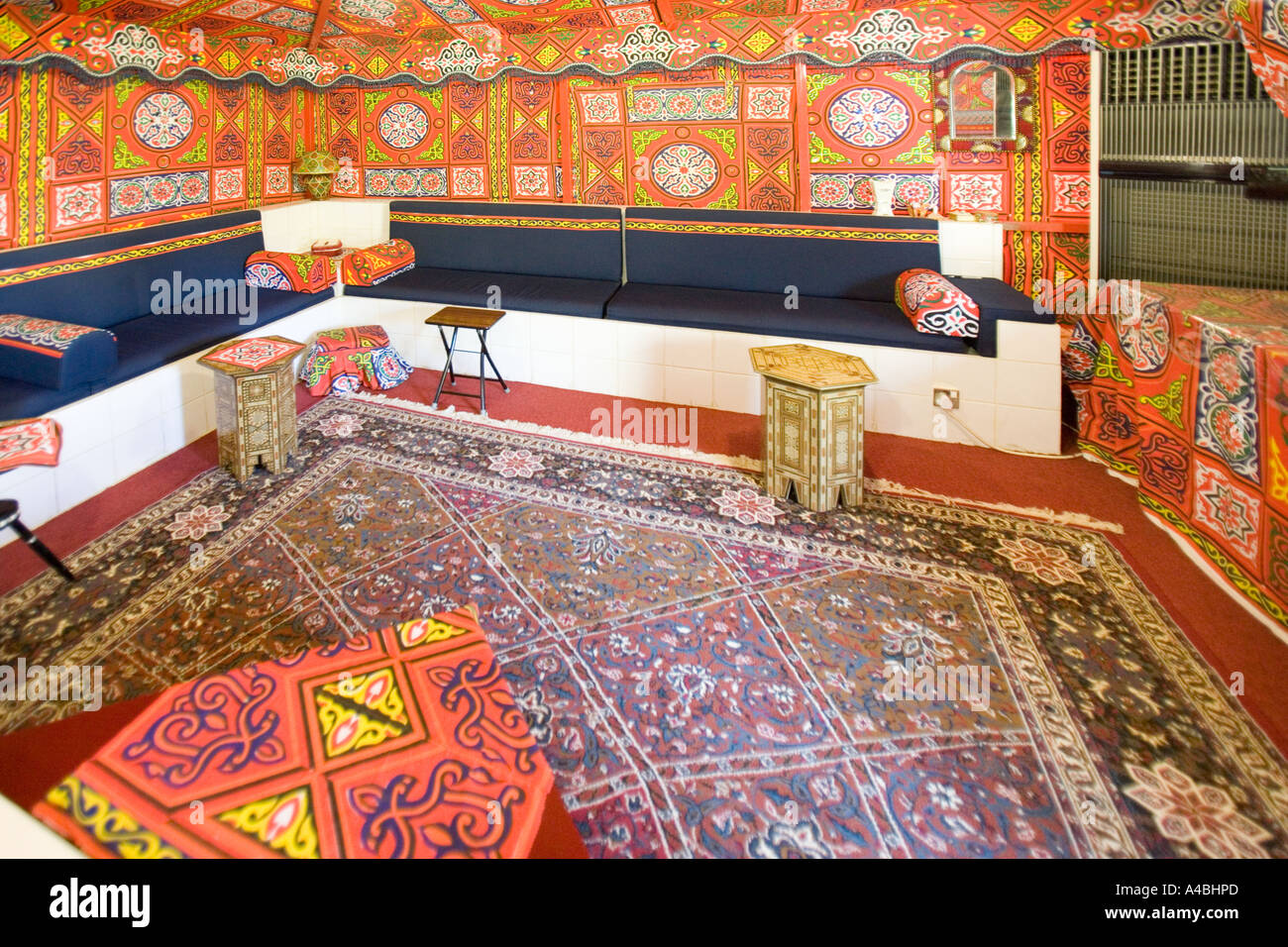 Diwaniya hi-res stock photography and images - Alamy