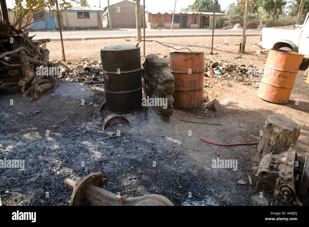 Oil drum fire hi-res stock photography and images - Alamy