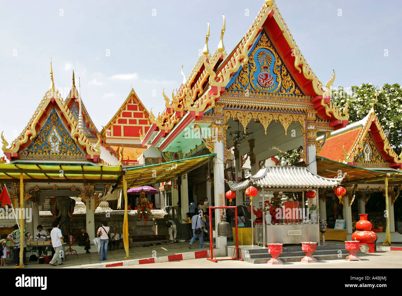 Ayutthaya im Wat Phanan Choeng Stock Photo - Alamy
