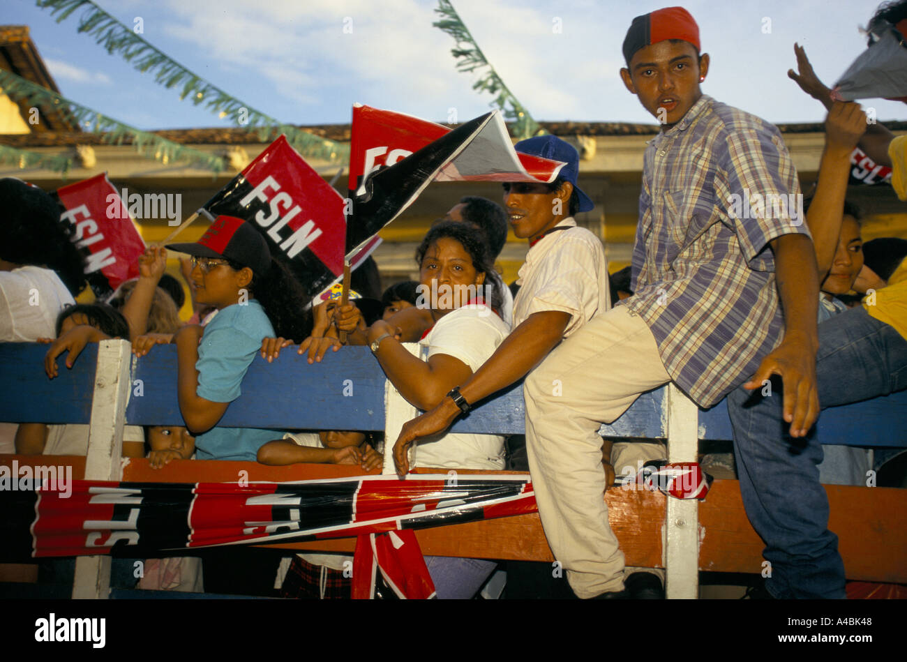 Sandinista flag hi-res stock photography and images - Alamy