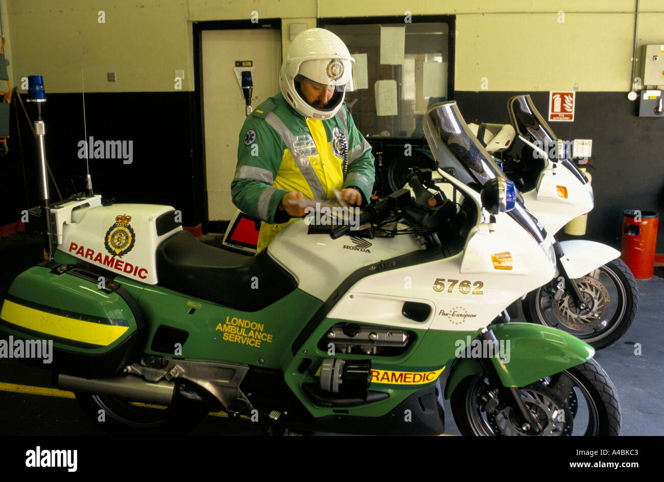 Nhs motorcycle ambulance service hi-res stock photography and images ...