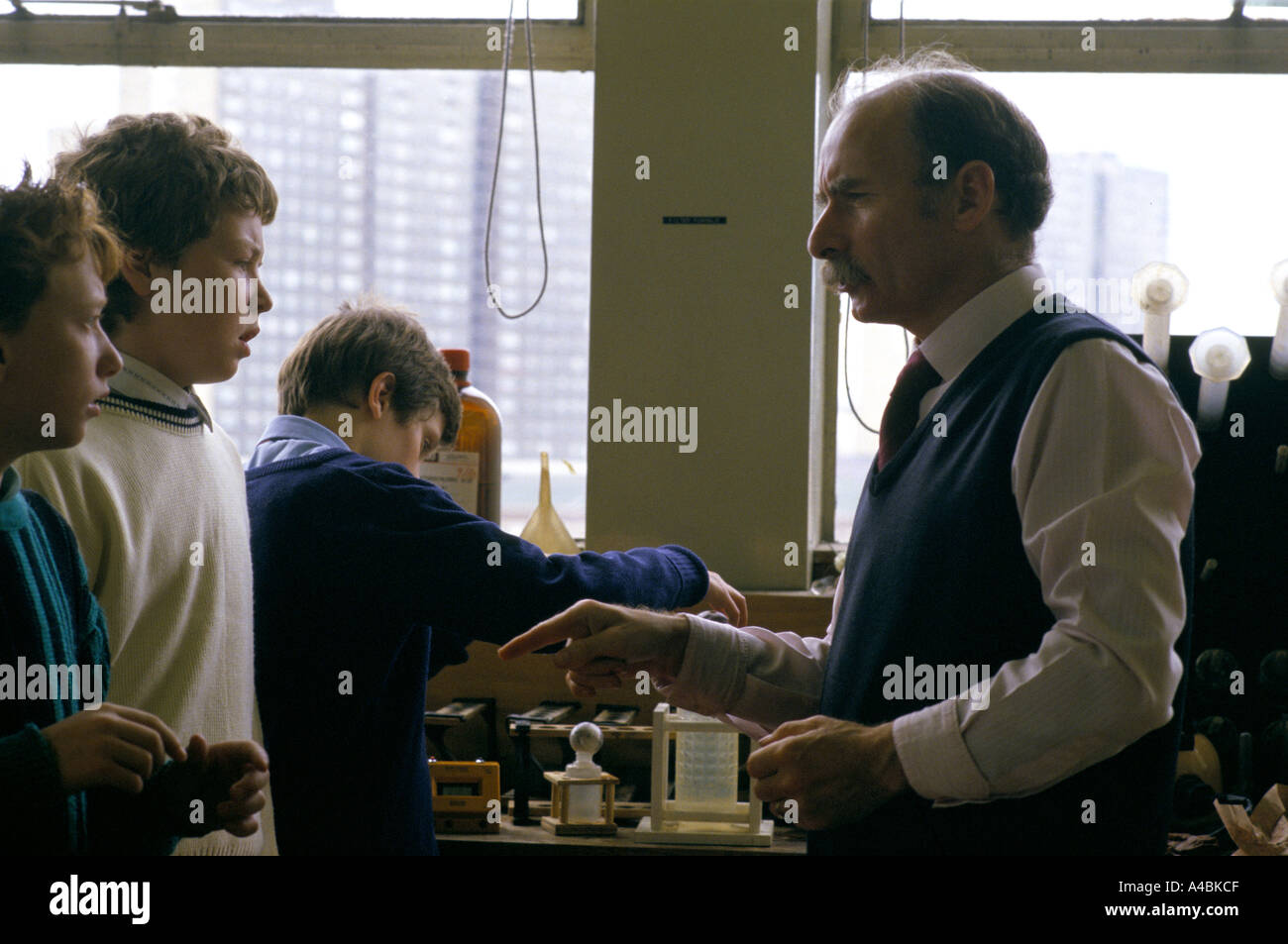 Science kids hi-res stock photography and images - Alamy