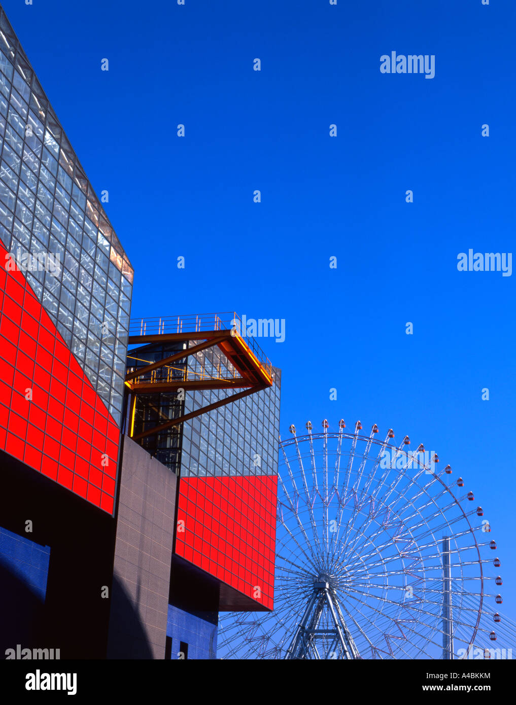 Tempozan Harbor Village Ferris wheel and Osaka Aquarium Kaiyukan Stock ...