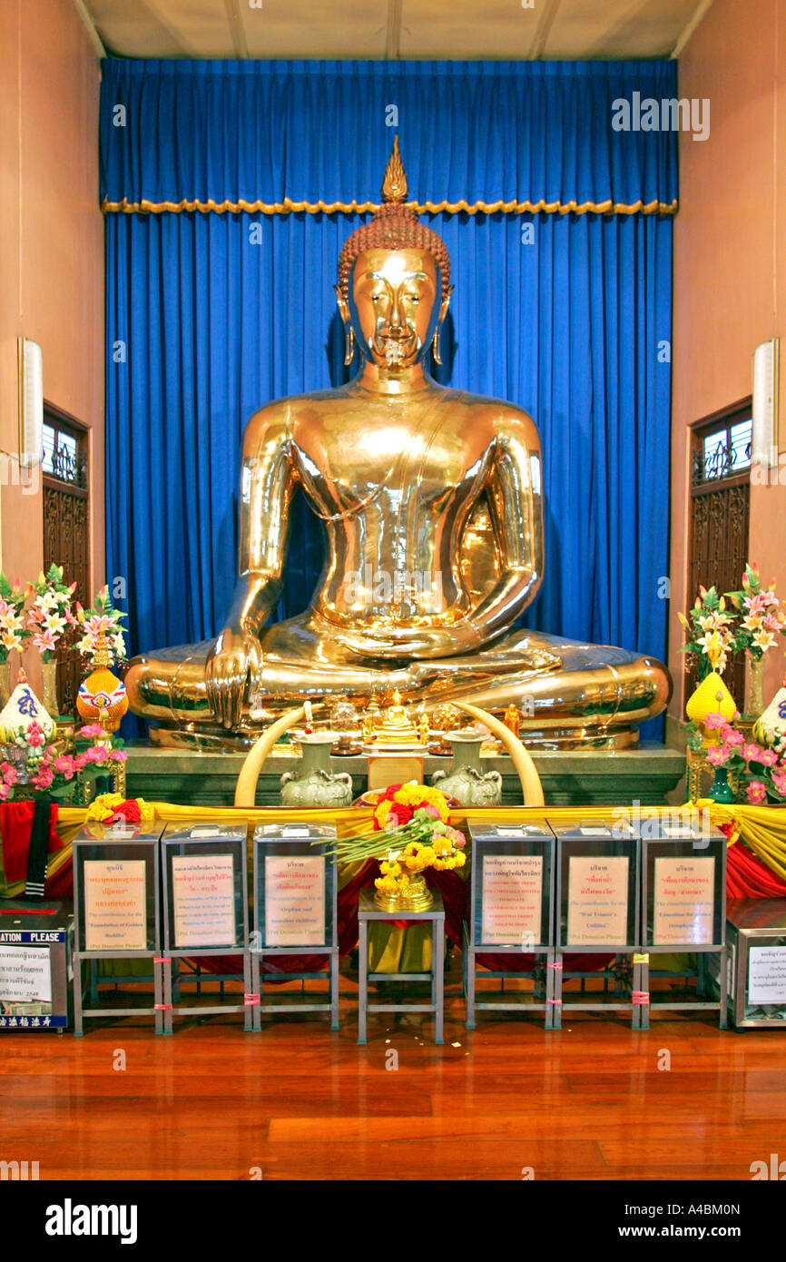 Bangkok Golden Buddha pure gold in Wat Traimit Thailand Stock Photo - Alamy