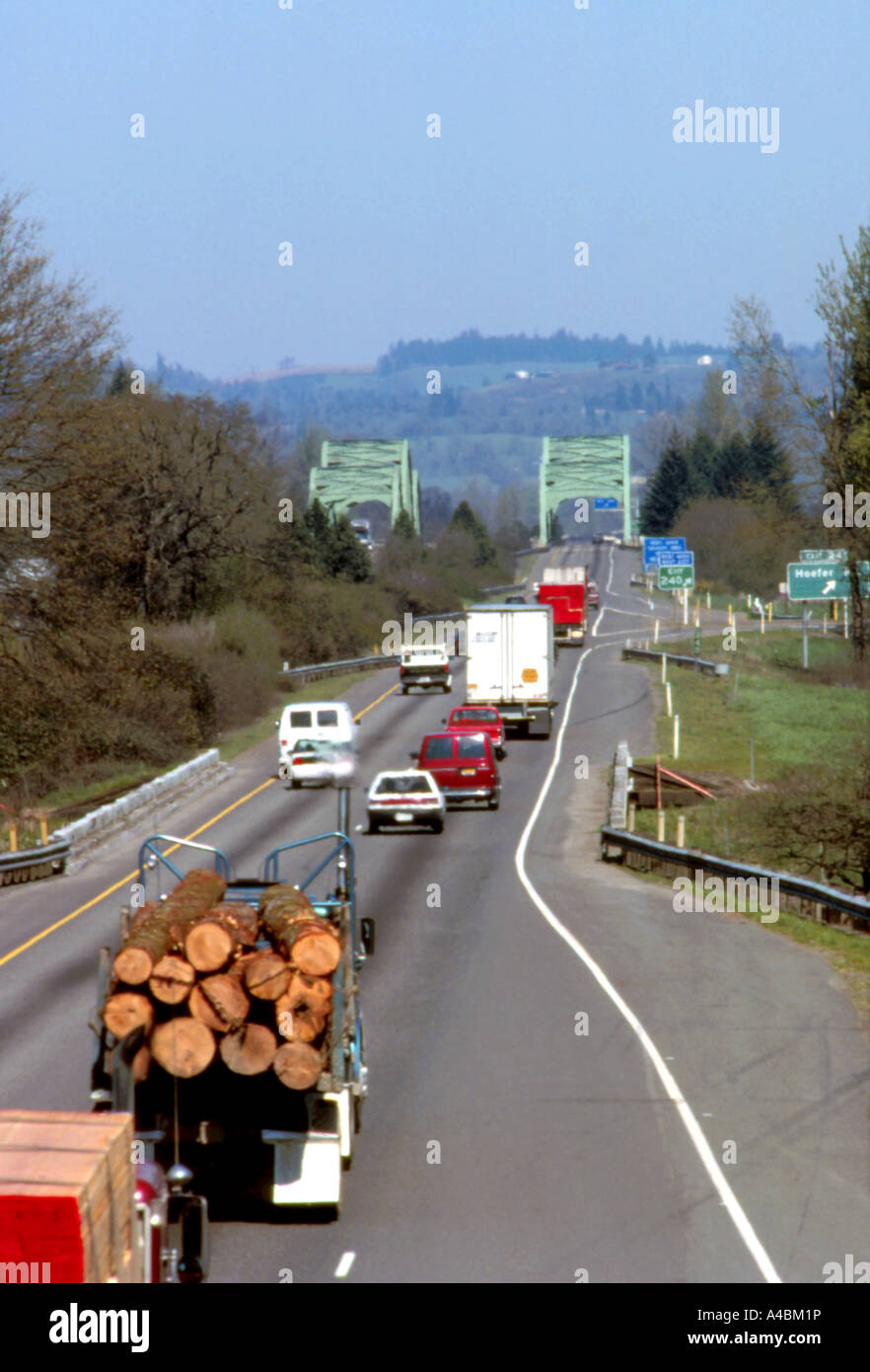 Two lane highway merging hi-res stock photography and images - Alamy