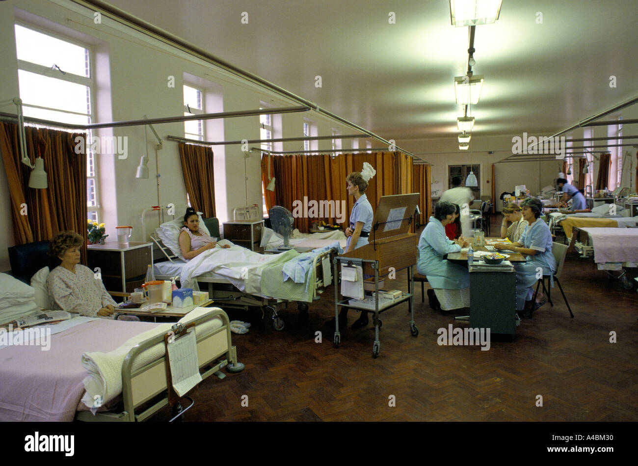 Nhs hospital bed hi-res stock photography and images - Alamy