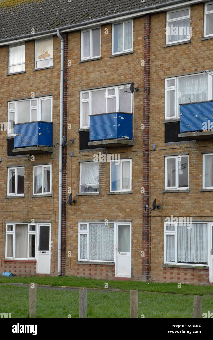 Block flats on housing estate hi-res stock photography and images - Alamy