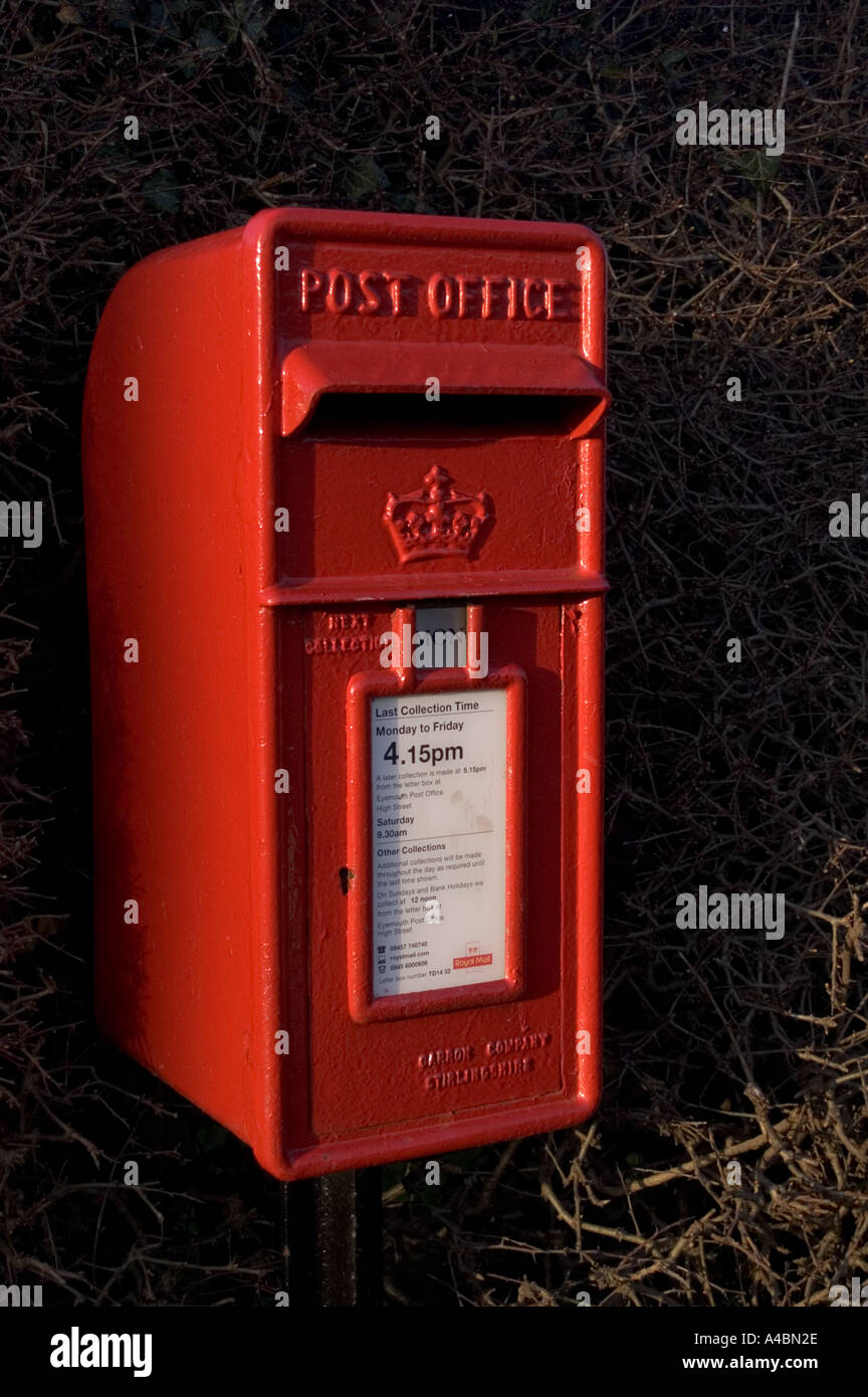 Cast iron post box hi-res stock photography and images - Alamy
