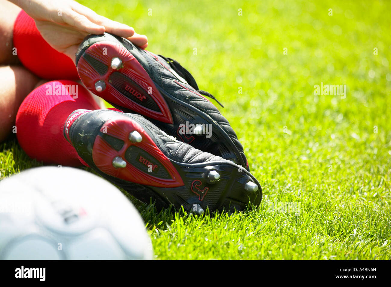 Football pain floor lie injury hi-res stock photography and images - Alamy