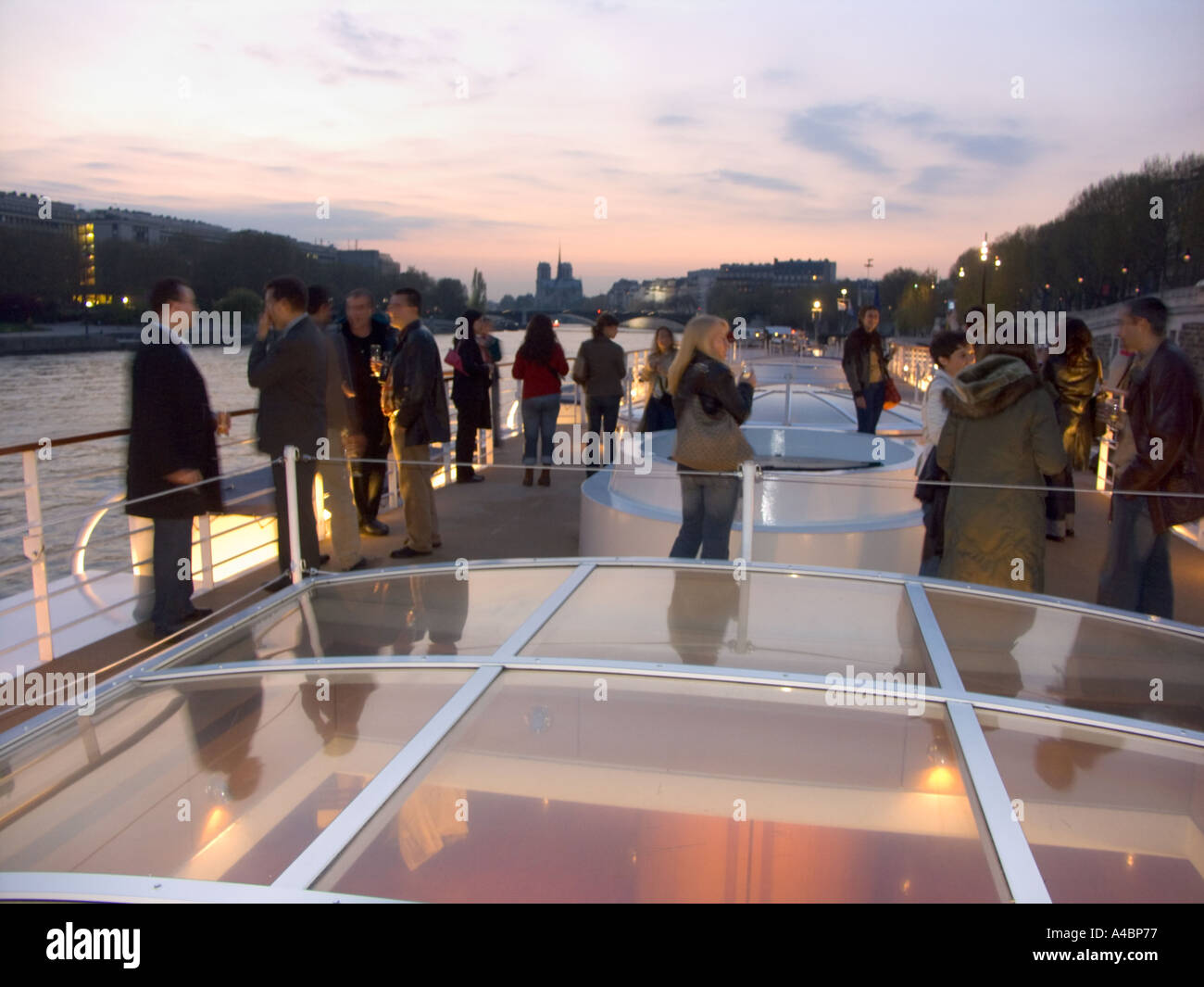 Yachts de Paris Paquebot luxury peniche dinner cruise corporate ...