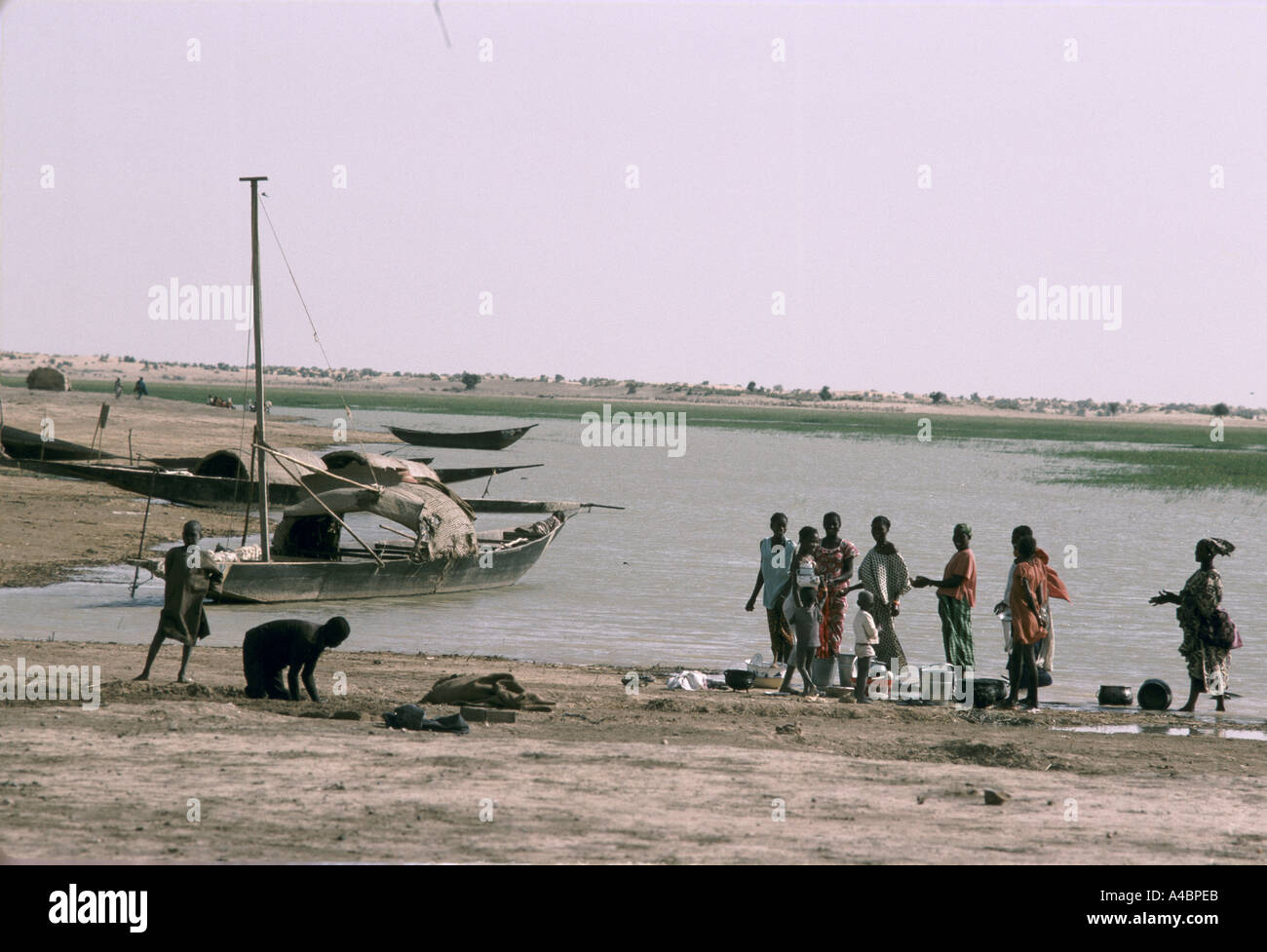 daily life on the river niger Stock Photo - Alamy