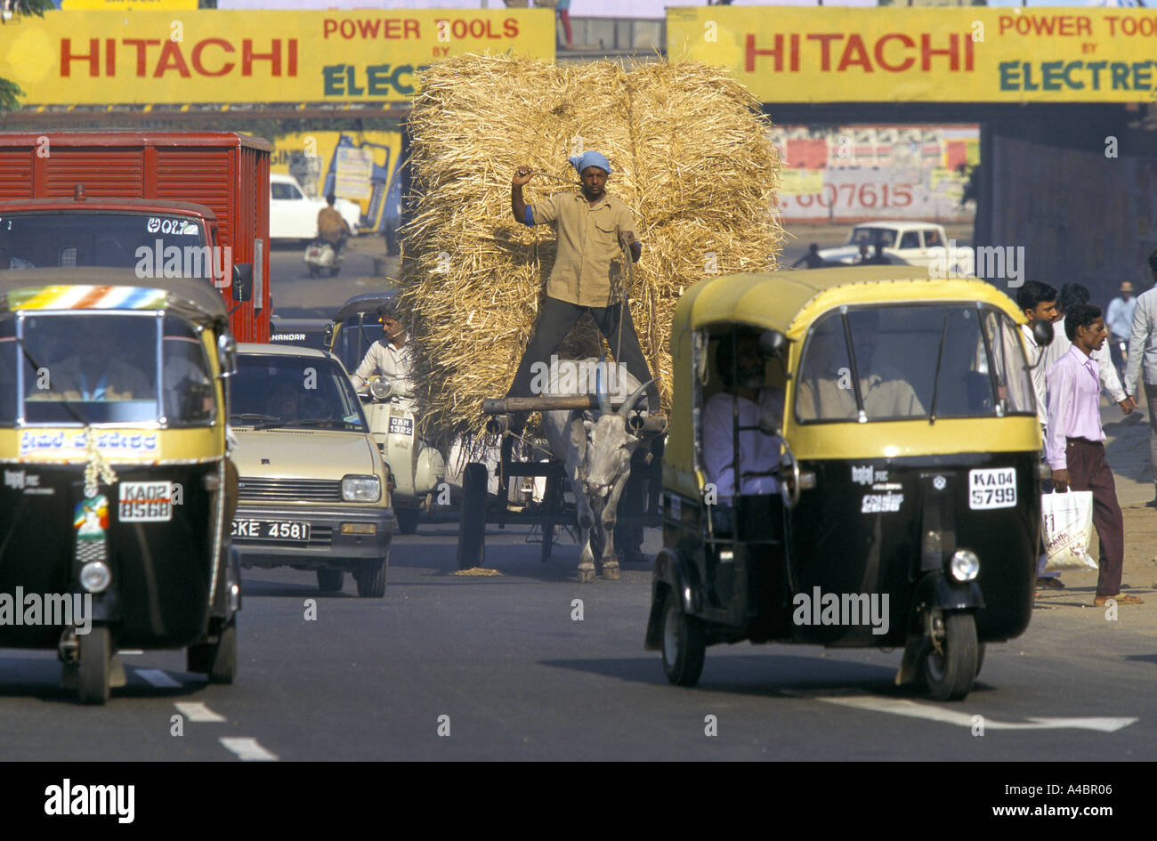 bangalore road junction traffic india 1995 Stock Photo - Alamy