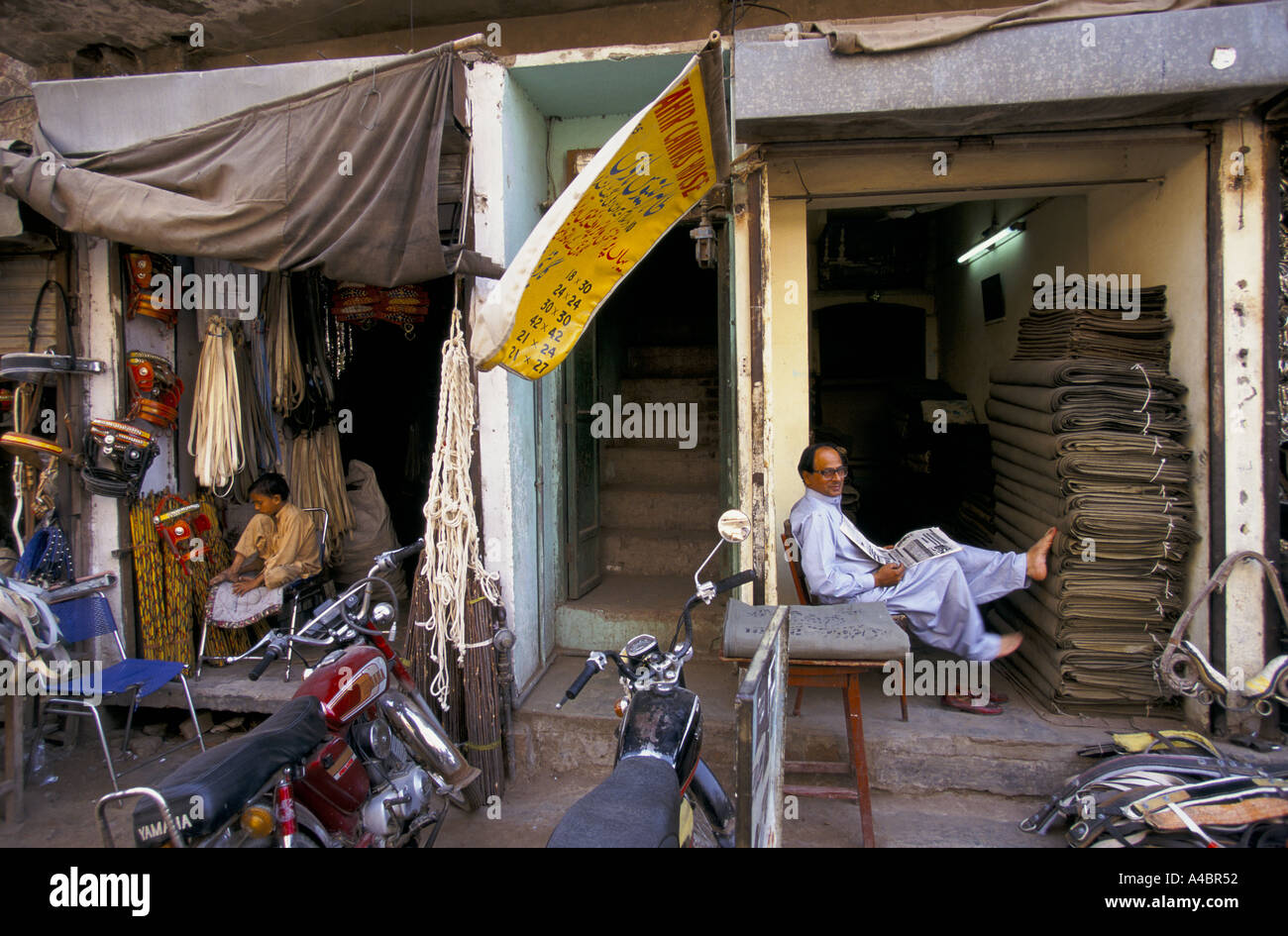 lahore pakistan souk Stock Photo - Alamy