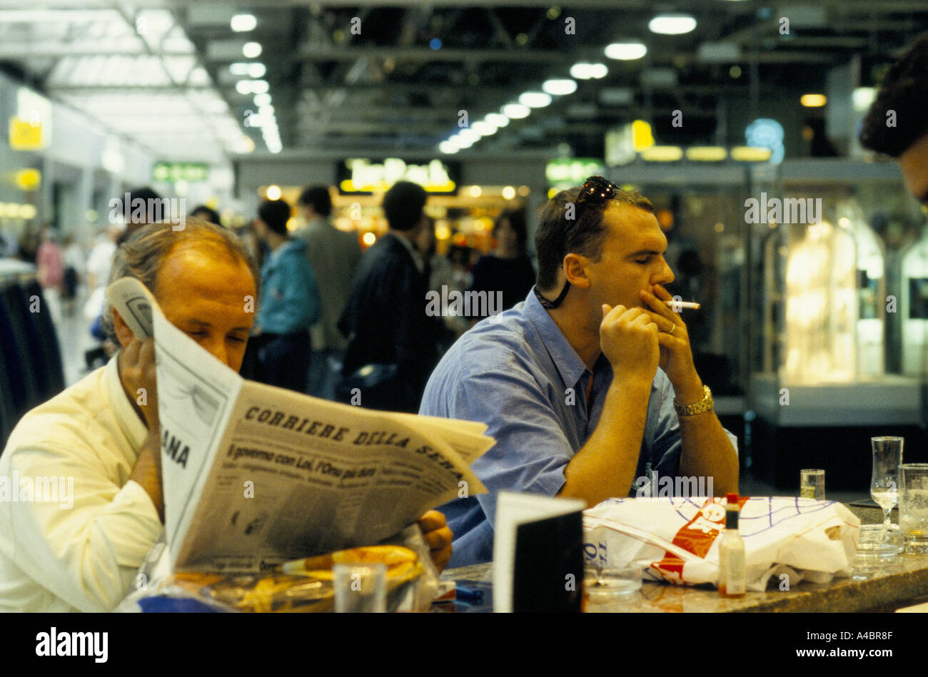 heathrow airport terminal 4 departures airside 1993 1993 Stock Photo ...